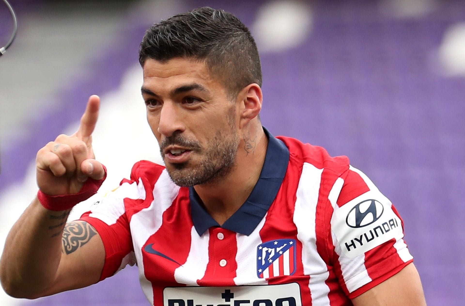 Suarez hits out at Barcelona after leading Atletico to La Liga title